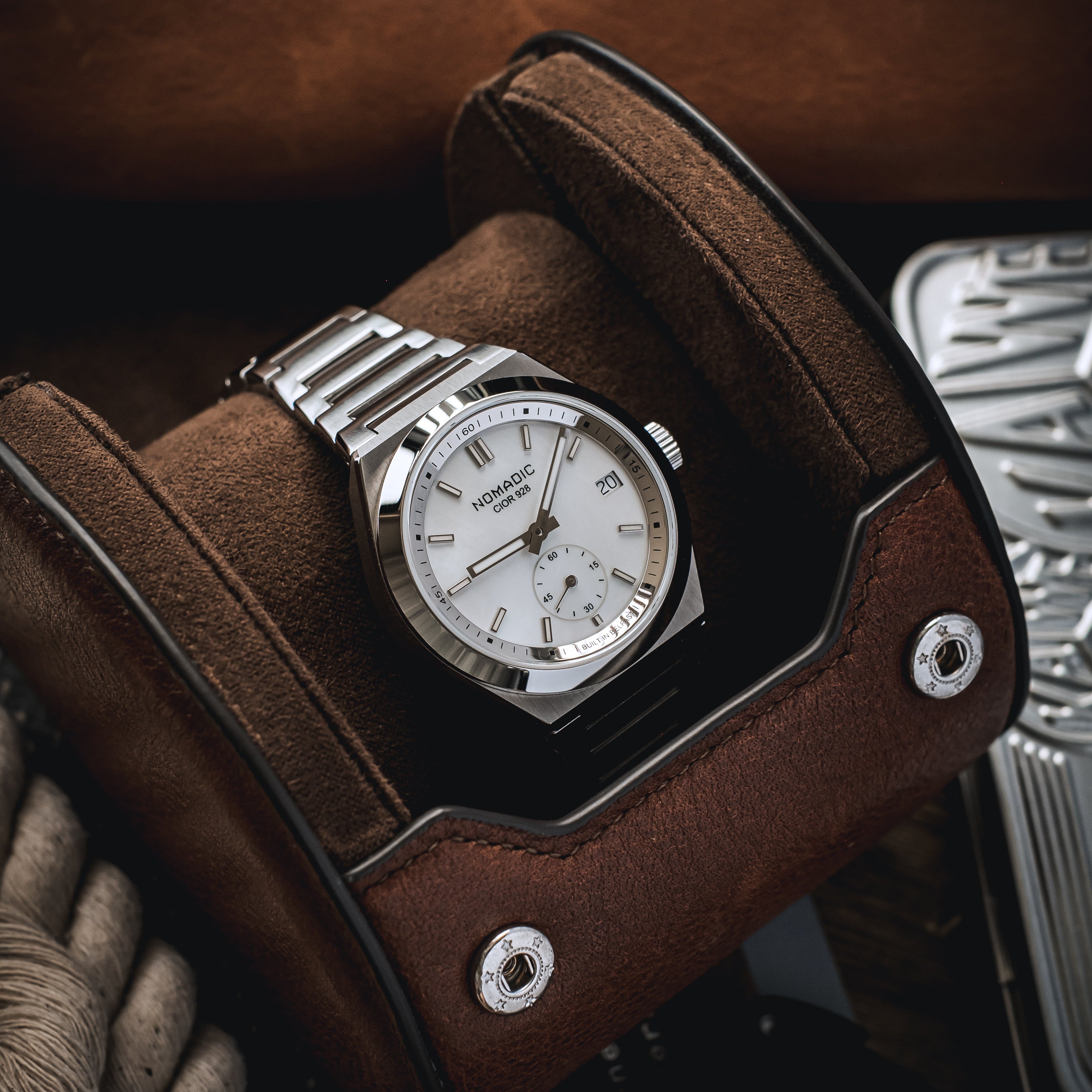 Cíor 928 - Mother of Pearl - Luxury Sports Watch (36mm) – Nomadic