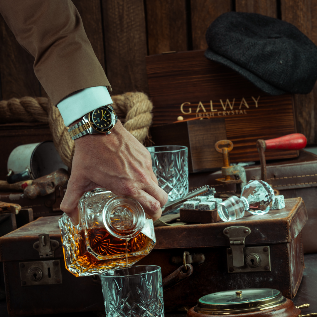 Classic Black and Gold - Maraí 401 Prestige - 18K Gold Dive Watch – Nomadic