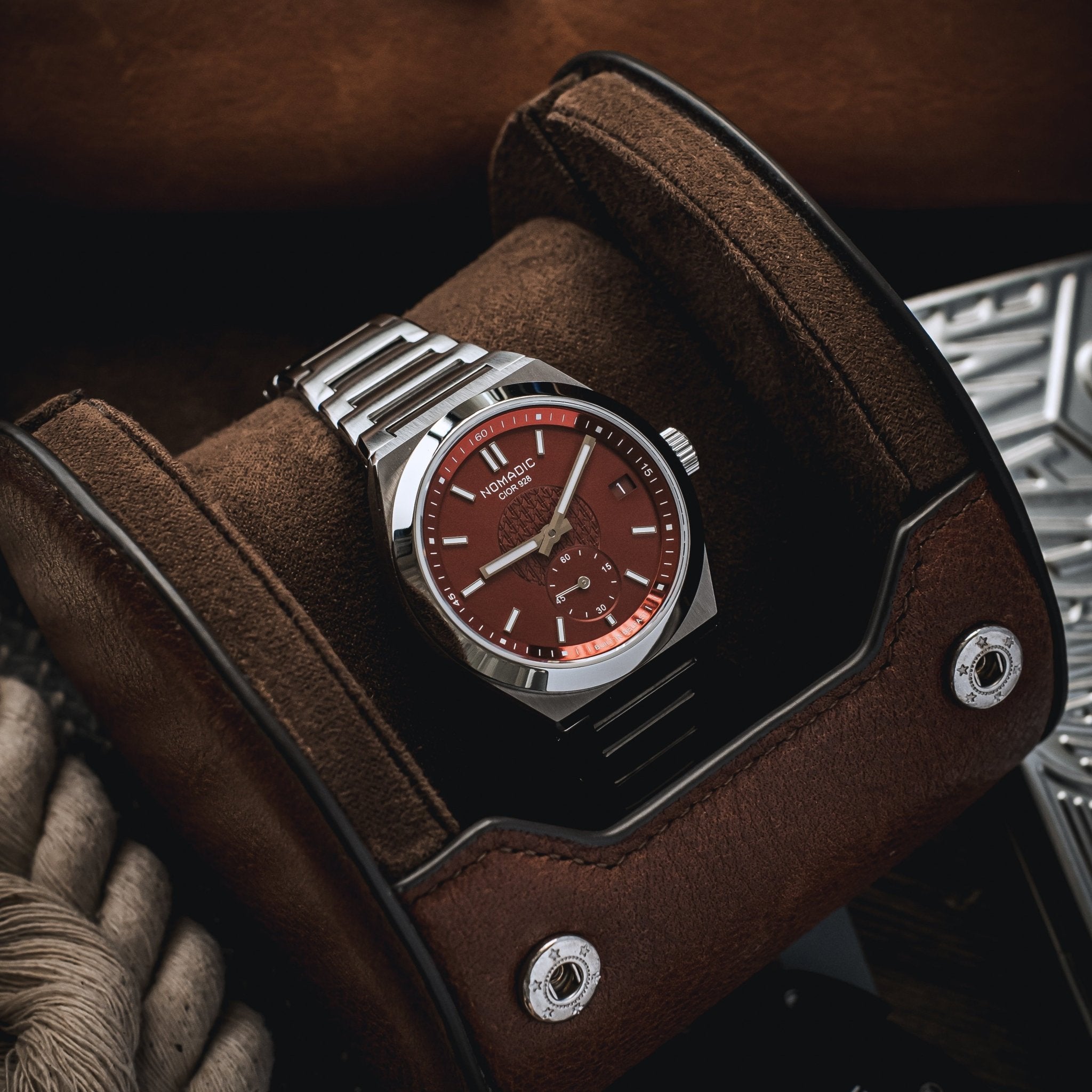 Cíor 928 - Crimson Dawn - Luxury Sports Watch (36mm) – Nomadic